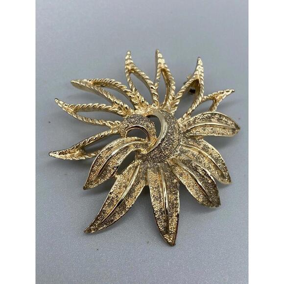 Sarah Coventry | Jewelry | Vintage Signed Sarah Cov Flower Brushed ...